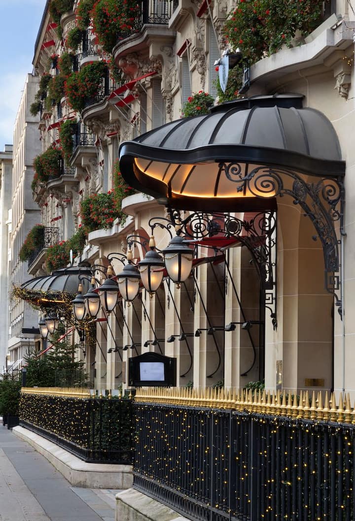 Spacious Apartment Avenue Montaigne ! - Paris