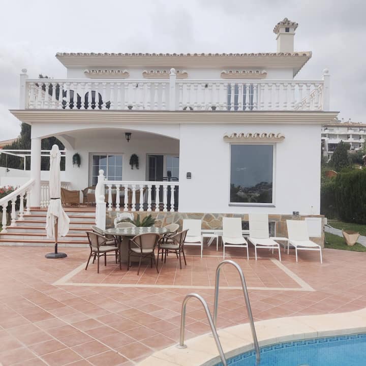 Charming Mansion | Pool | Patio | 5 Bedrooms - Fuengirola