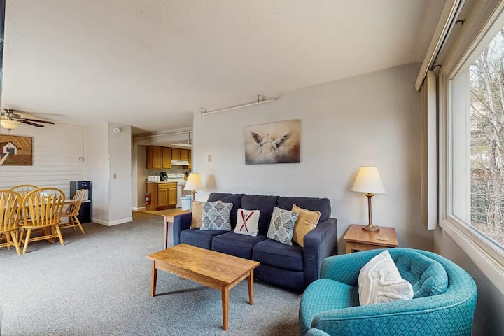 2br Mtn-view Condo: Prime Spot & Resort Amenities - Stowe, VT