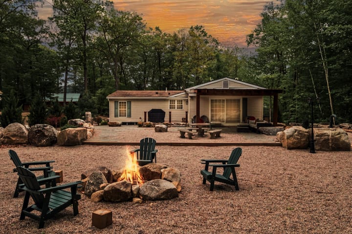 Peaceful Lakes Region Escape| Boat Dock Option - Moultonborough, NH