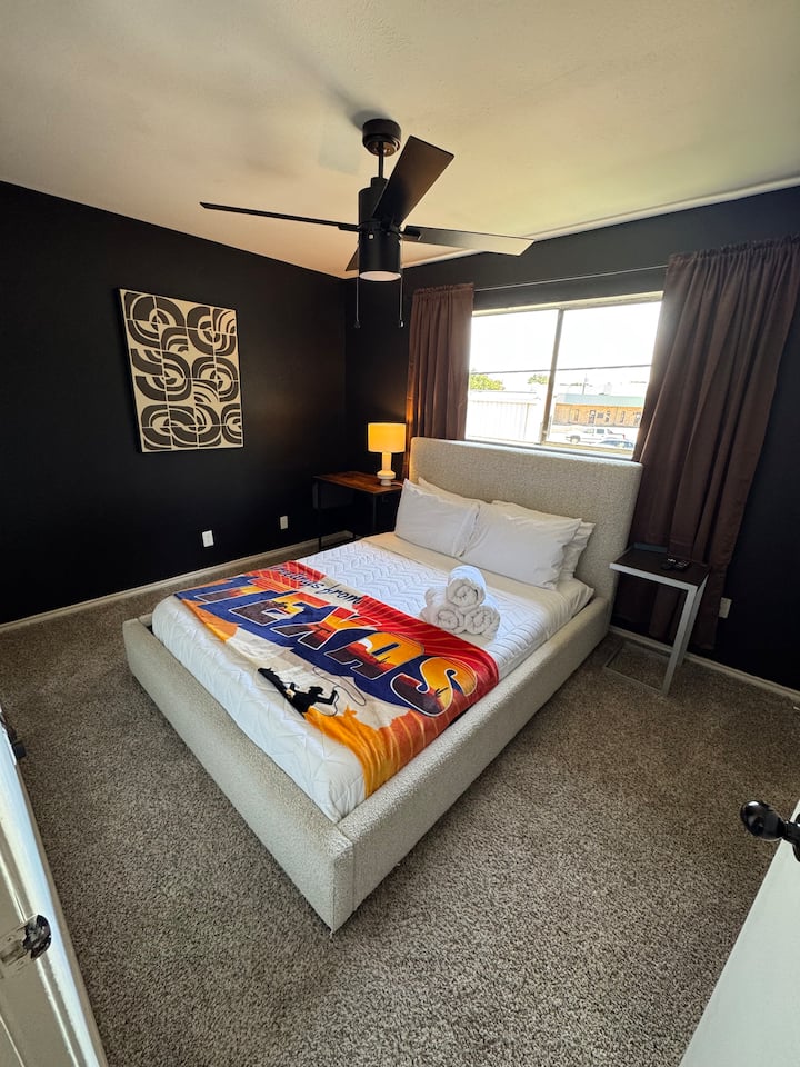 Modern Retreat | Sleeps 6 | Heart Of Waxahachie - Waxahachie, TX