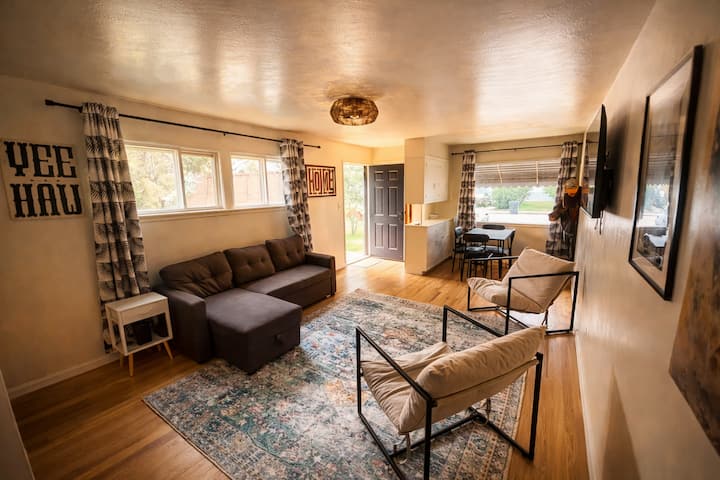 New! Cozy Stay | Sleeps 8 | 3bd/1ba - Cheyenne, WY