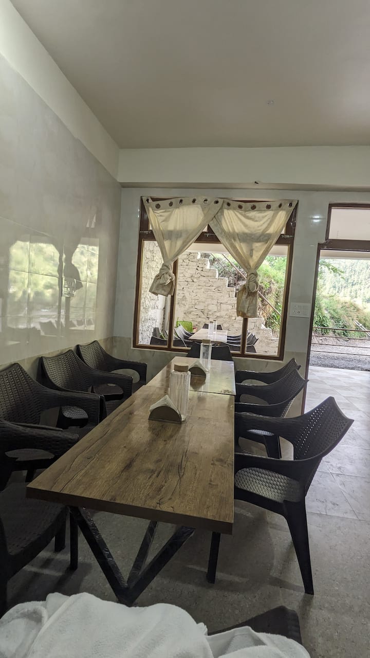 Jibhi Dreams: Grand Balcony Room - Jibhi