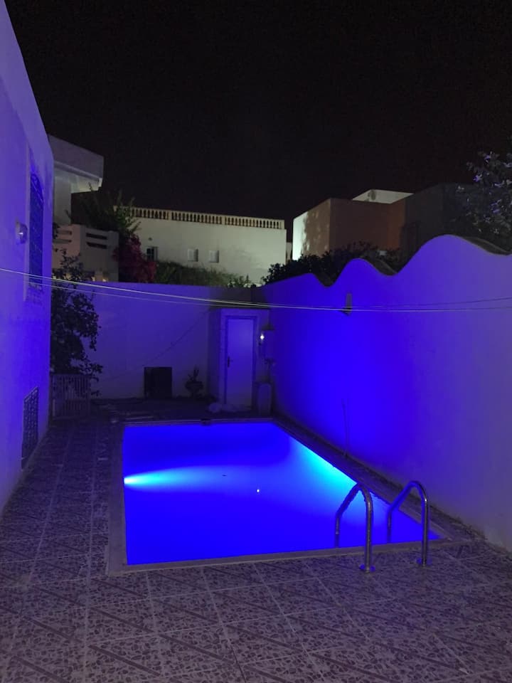 Villa Avec Piscine à Sahloul (Impasse Sécurisée) -