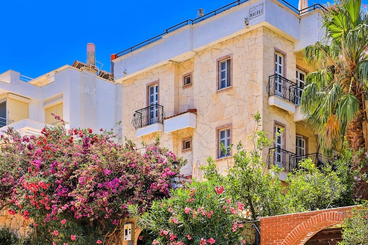 6 Bedroom Villa For Big Groups - Kalkan