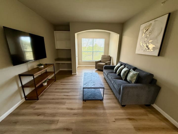 Modern & Cozy Apt Home 338 - Austin, TX