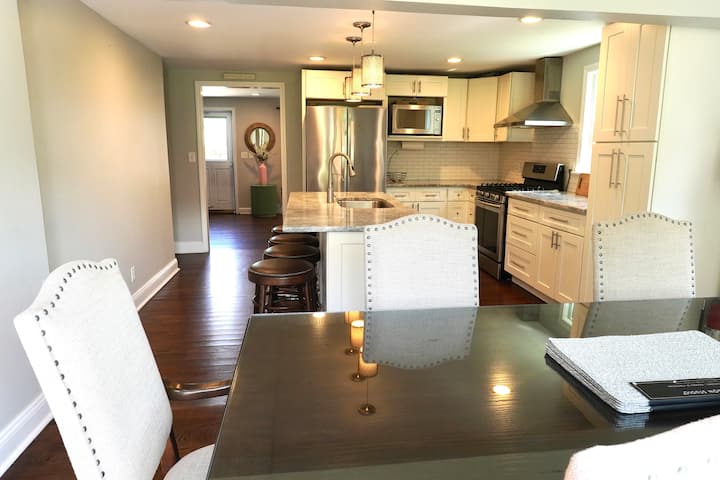Spacious Stay – Entire House + Patio + Parking - Norwalk, CT