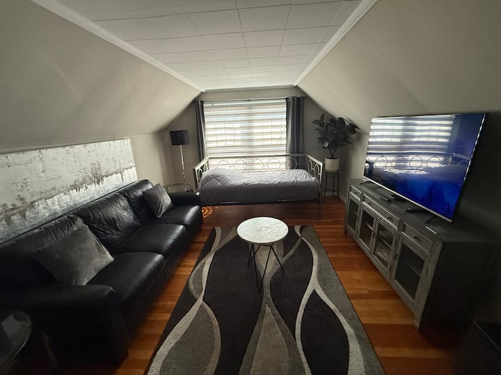 Cozy Location Near Everything! - Chicago O'Hare Airport (ORD)