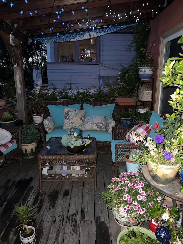 New Sleep In Lux Berkeley Spot - Berkeley, CA