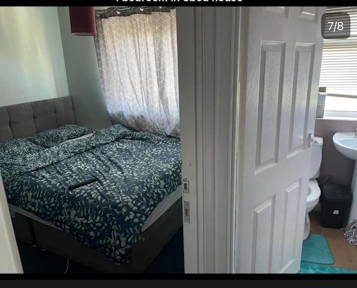 One Shared And One Studio Room - Filton