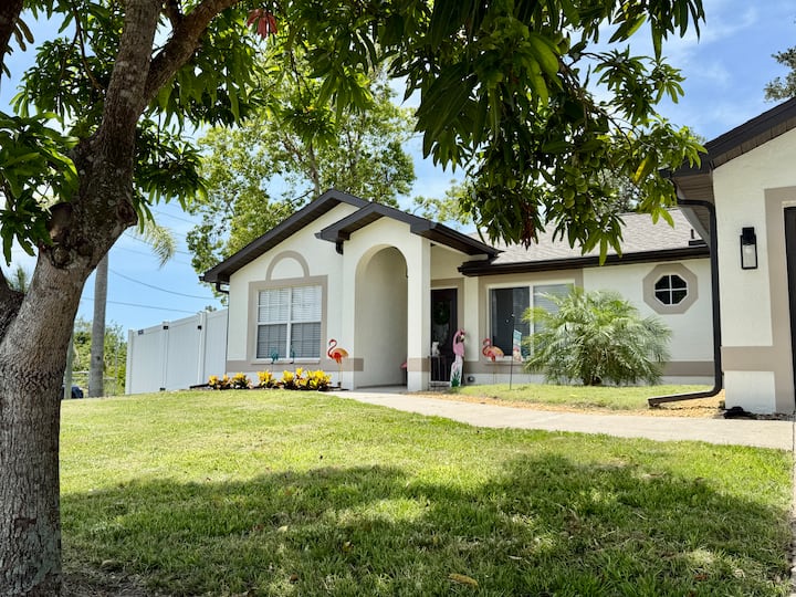 "Casa Flamingo" - Lehigh Acres, FL
