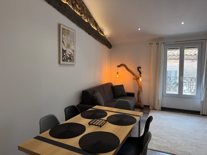 Accommodation In The Heart Of The Village - Tourtour