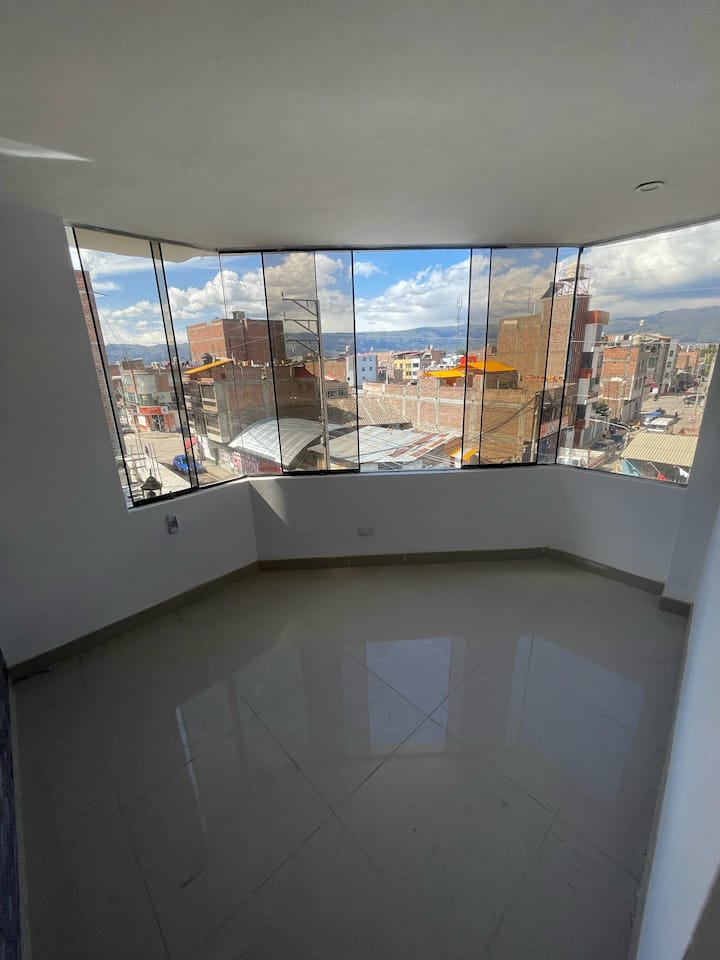 Un Nuevo Hogar Lejos De Casa - Chupaca