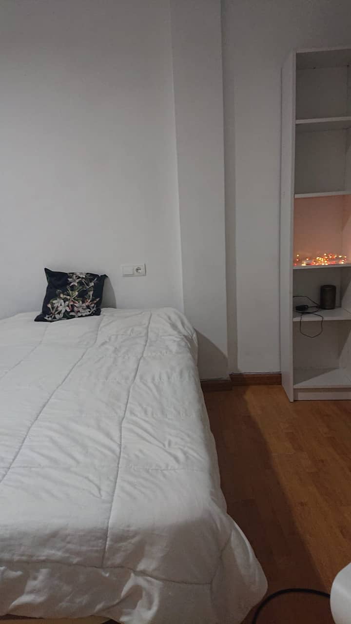 Habitación Luminosa Y Amplia. - Laguna de Duero