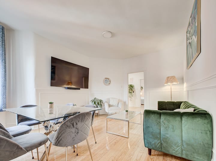 Downtown Escape | Quiet & Spacious 3br Near It All - Montreal