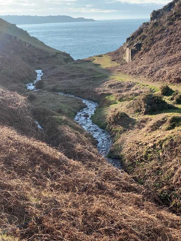 Stunning Country Cottage In Quiet Location. - Jersey
