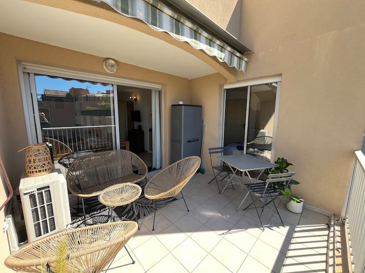 Appartement 2 Pièces - Balcon - à 5min De La Plage - Fréjus