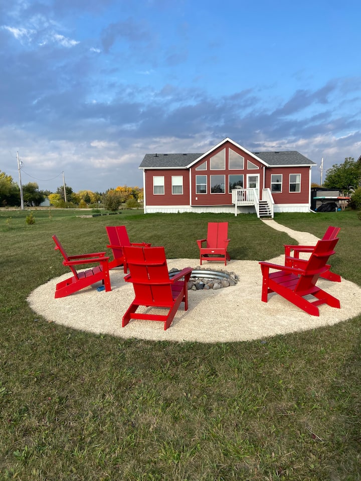 Lakefront Cabin In Balaton Beach - Manitoba