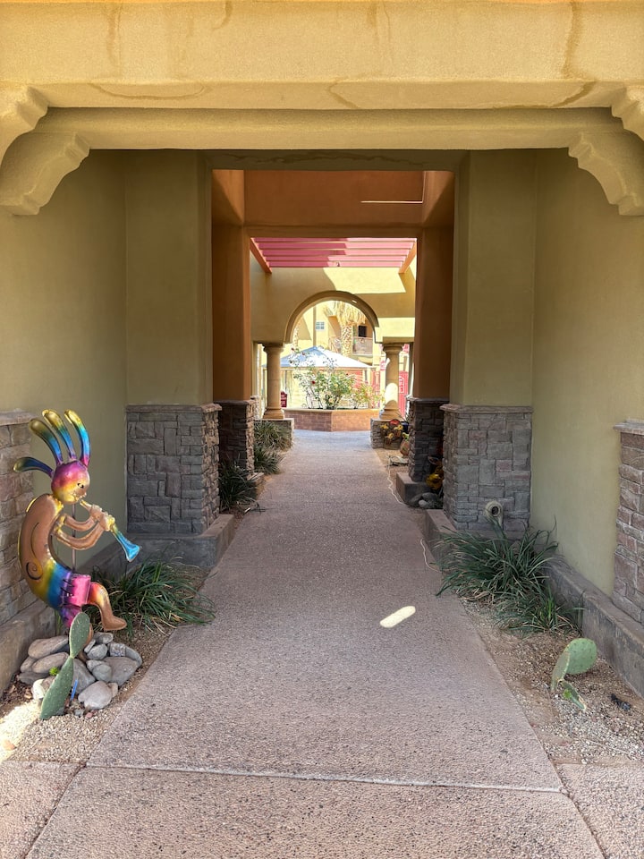 Executive One Bedroom With Pool & Wifi - Las Cruces, NM
