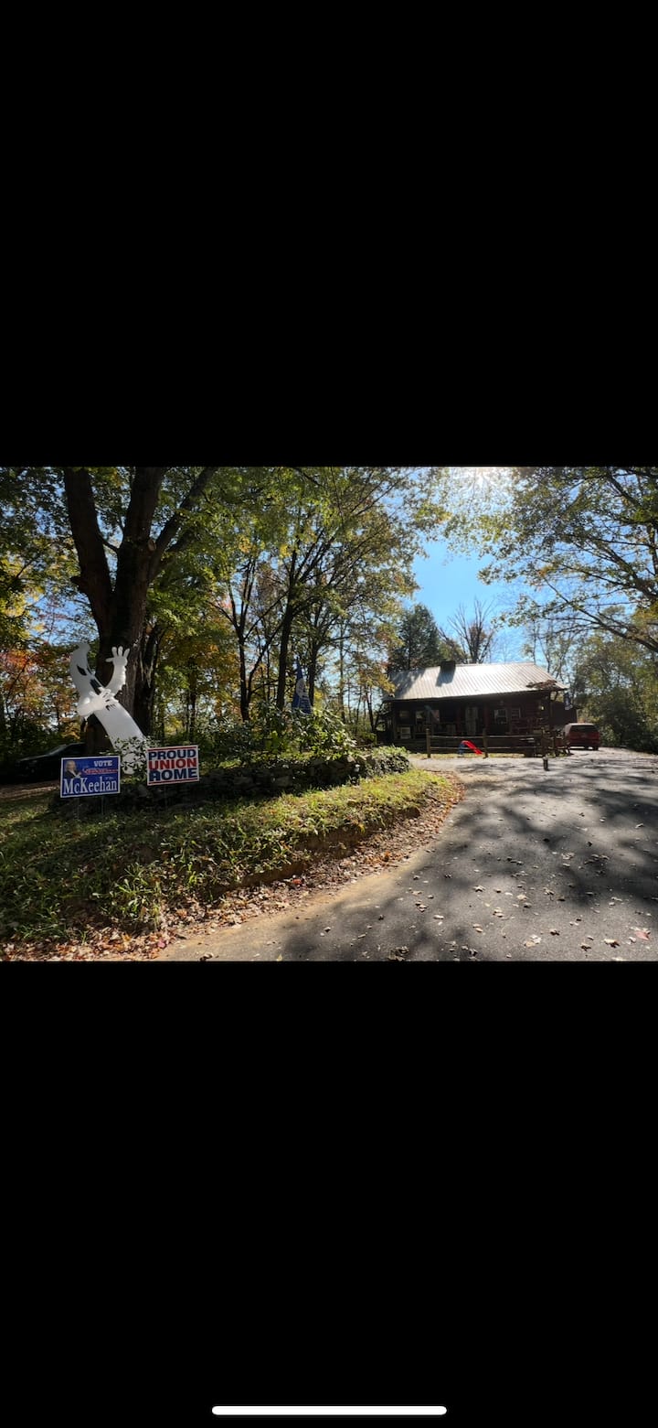 Cabin W/ Stocked Pond - Louisville, KY