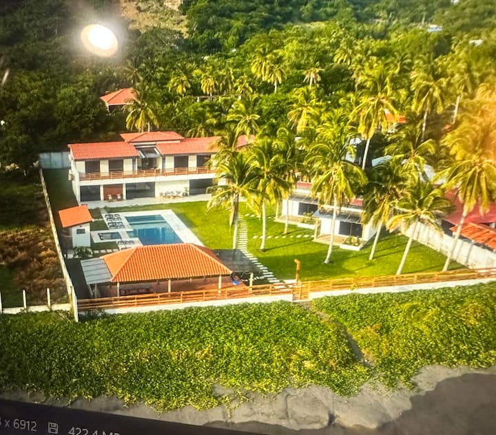Piedra Luna Azul Beach House - El Salvador