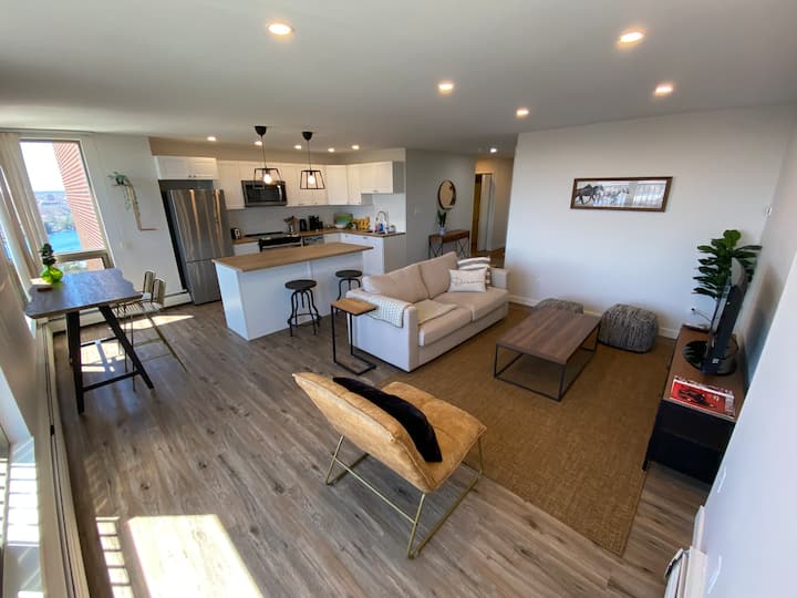 Beautiful Oceanview Apartment - Halifax