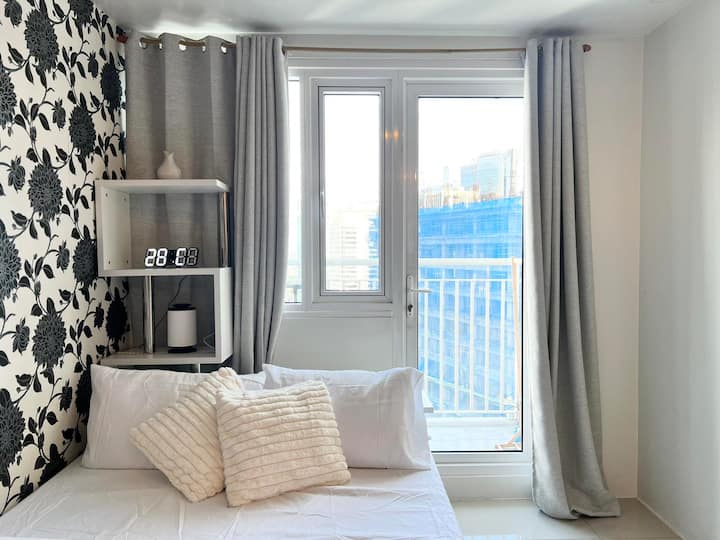 High Rise Luxury Condo In Makati With Great Pools! - Makati