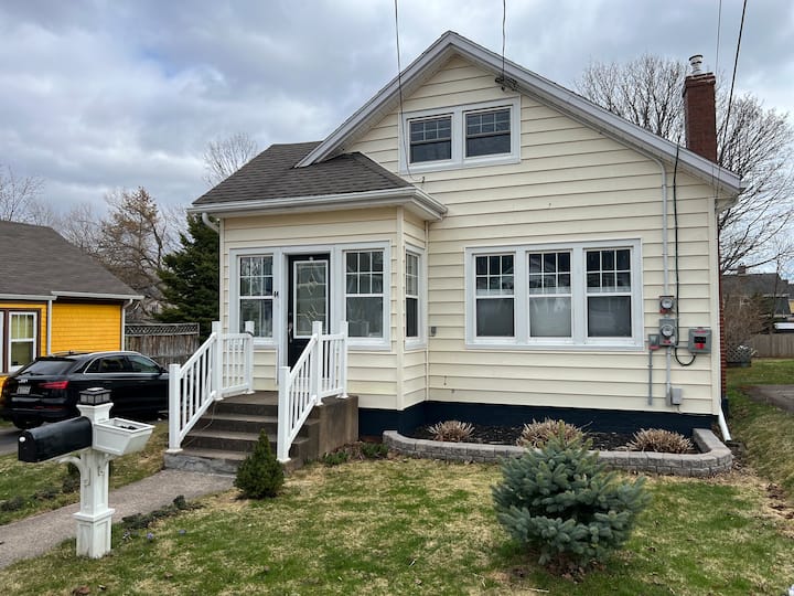 Private Suite Short Walk To Downtown - Charlottetown