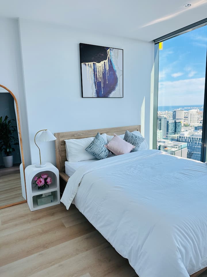 Skyline & Marvel Stadium View| Southern Cross - Melbourne