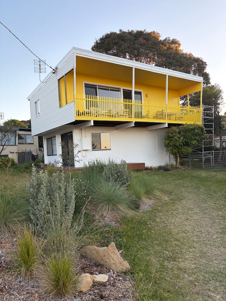 Sunny Beach House, Ocean Views & 2 King Bedrooms - South Coast