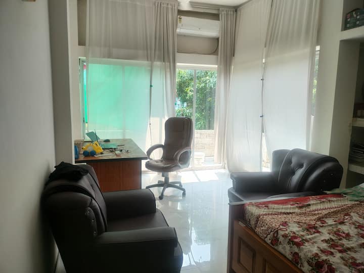 2 Minutes From Railway And Bus Stand - Begusarai