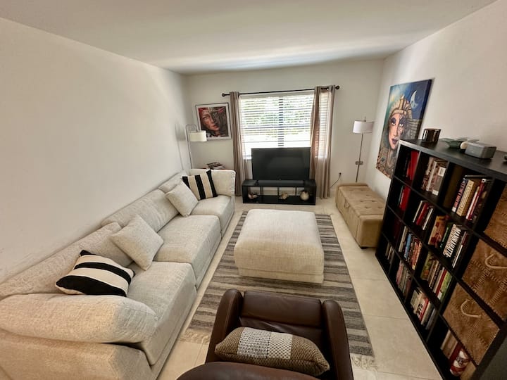 Casa Coral/ Sunny Isles Beach Cozy Condo - Aventura, FL