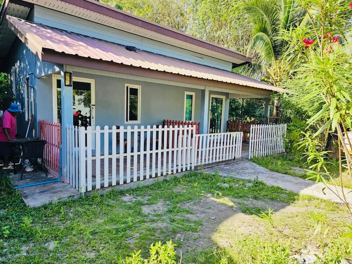 Peaceful A/c Room @ Natty & Nancy House - Ko Lanta District
