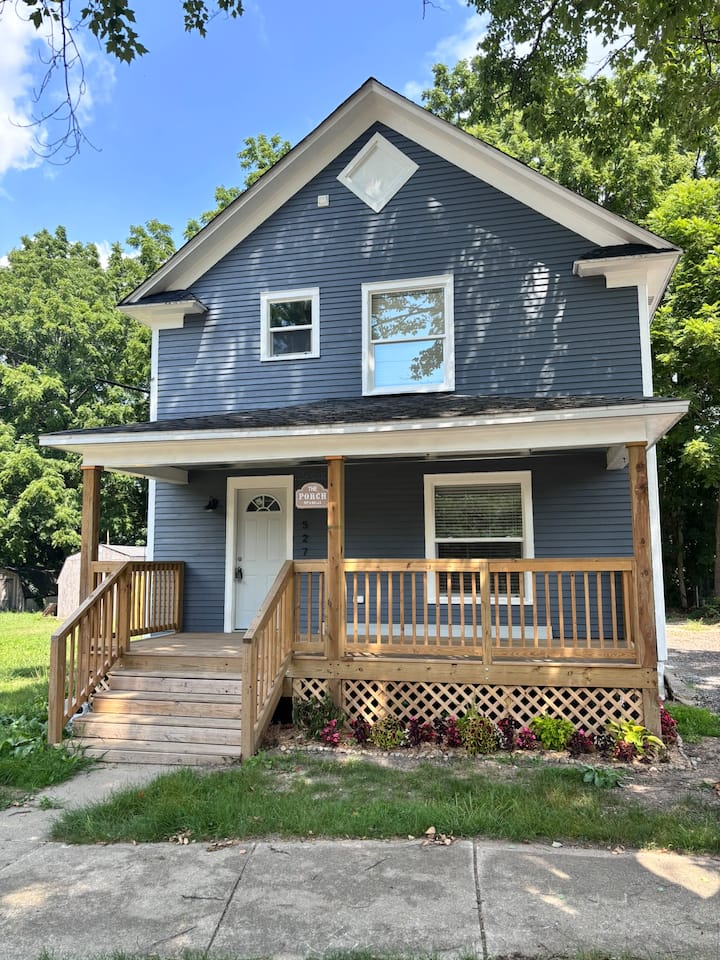 Vicksburg Village Farmhouse - Vicksburg, MI