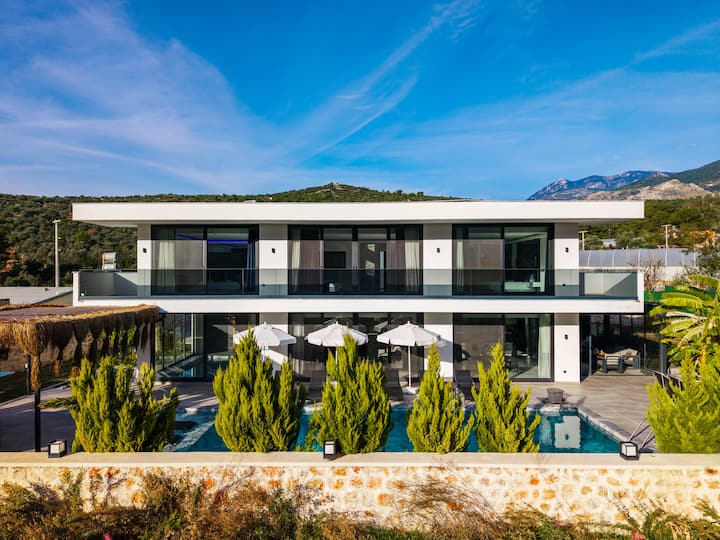 Bölgedeki En Geniş Bahçeli Lüx Villa - Kalkan