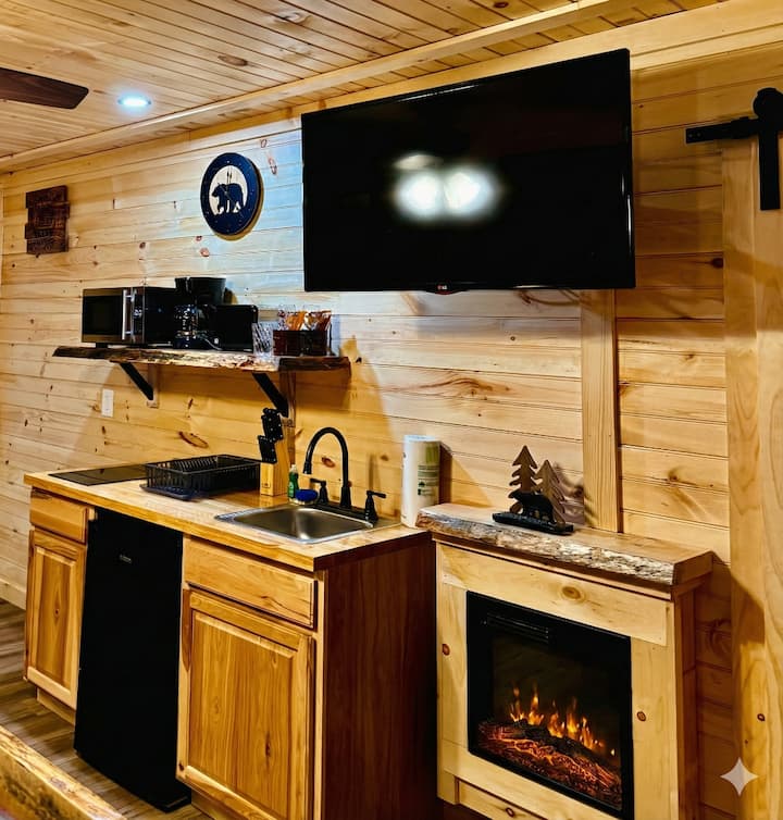 Cozy King Studio–lake George Value Stay - Lake George, NY