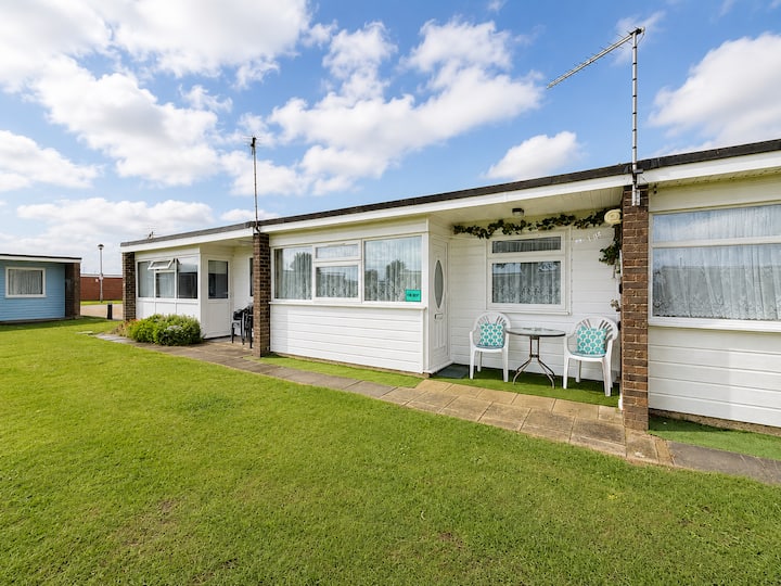 Lovely Seaside Chalet, Nr Hemsby Beach Ref 83070s - Hemsby