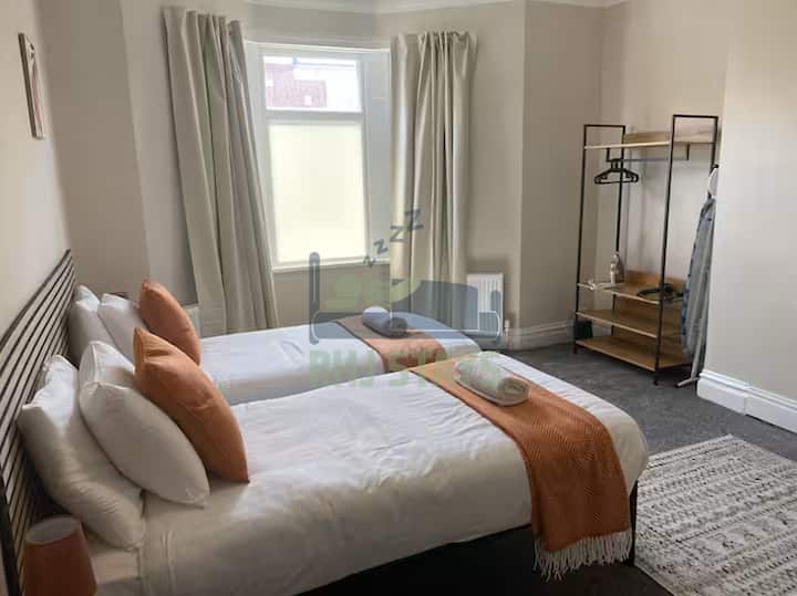 Curzon-2 Bedroom 5 Beds Ideal For Contractors - Gateshead