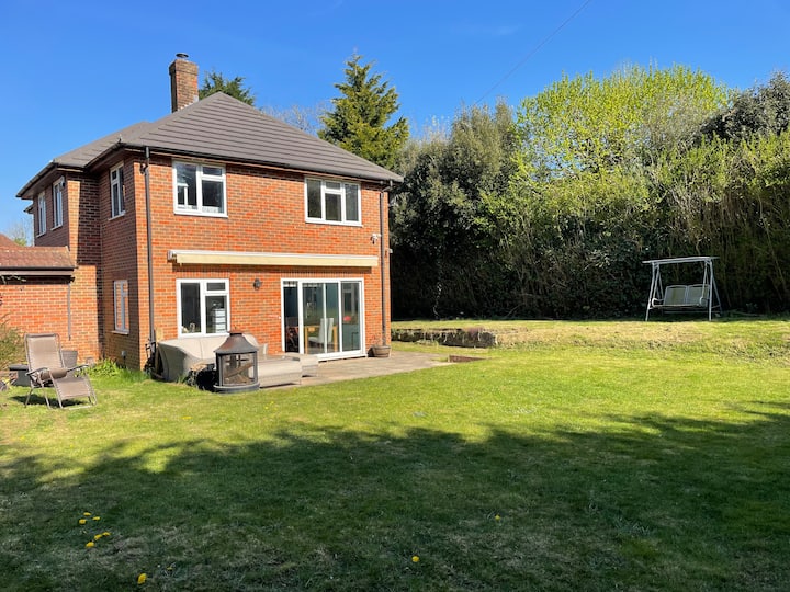 Detached, 4 Bed House In Farnham - Alton, UK