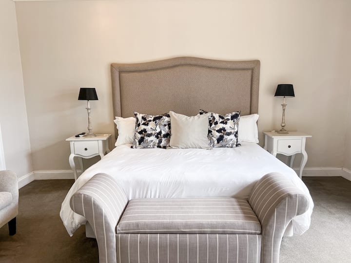 Cathedral Peak Wine Estate - Winterton