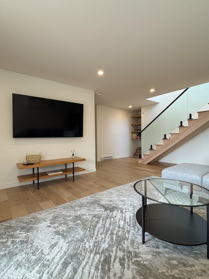 Vue Wow Sur Le Fleuve | Chalet L’estuaire | Spa - Charlevoix Regional County Municipality