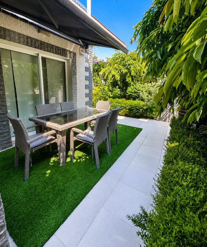 Green Oasis Near The Beach And Tourist Area - Paphos