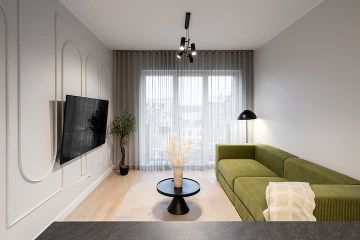 Premium Designer Apartment | Balcony, 2 Bed & Bath - Riga