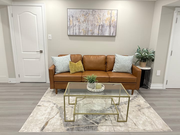 Beautiful Newly Renovated 2-bedroom Suite - Ajax