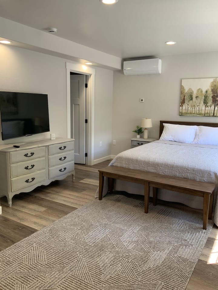 The Corner Suite At Grants Pass Uptown Suites - Grants Pass, OR