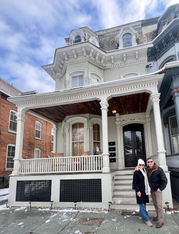 Belmont Romantic - Saratoga Springs