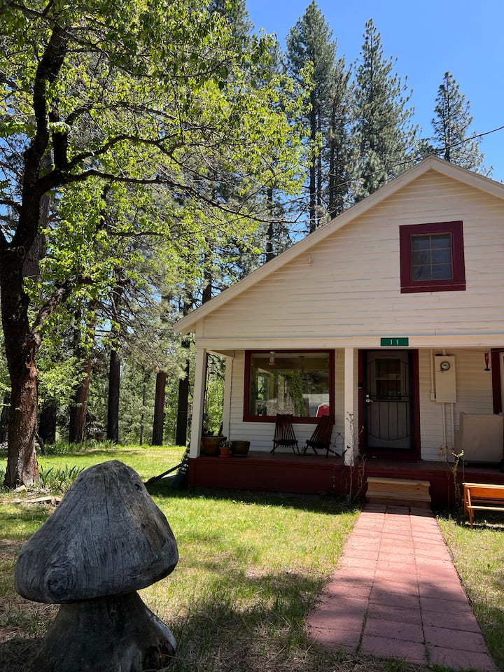 Graeagle Neighborhood Nook - Graeagle, CA