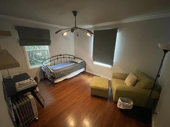 Cozy And Super Convenient - Palo Alto, CA
