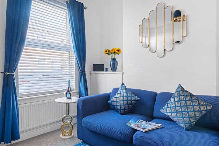 The Navy Nest
Luxury Home Nottingham City Centre - Nottingham
