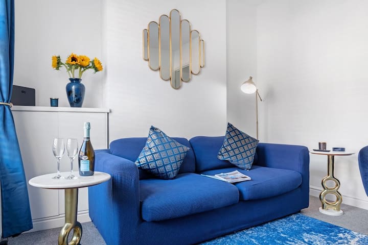 The Navy Nest
Luxury Home Nottingham City Centre - Nottingham